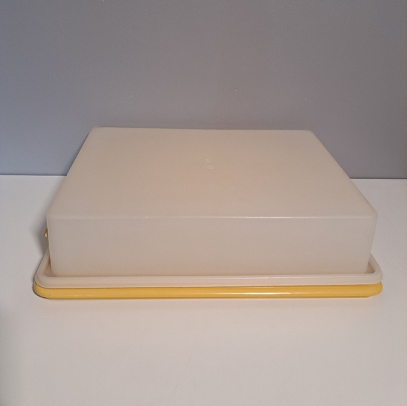 Tupperware | Kitchen | Vintage Tupperware Freshnfancy Sheet Cake Taker ...